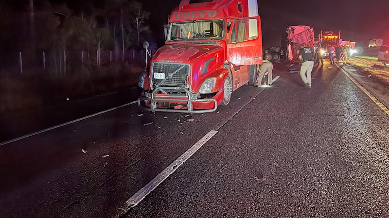 Fatal semitruck crash closes eastbound lanes of I-10 Fatal semitruck crash closes eastbound lanes of I-10